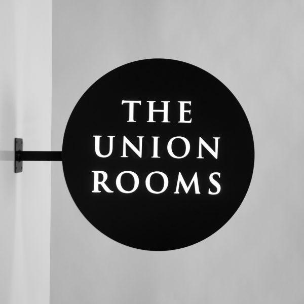 Round Lightbox Sign | Pop-up Shops & Store Signs | Luminati