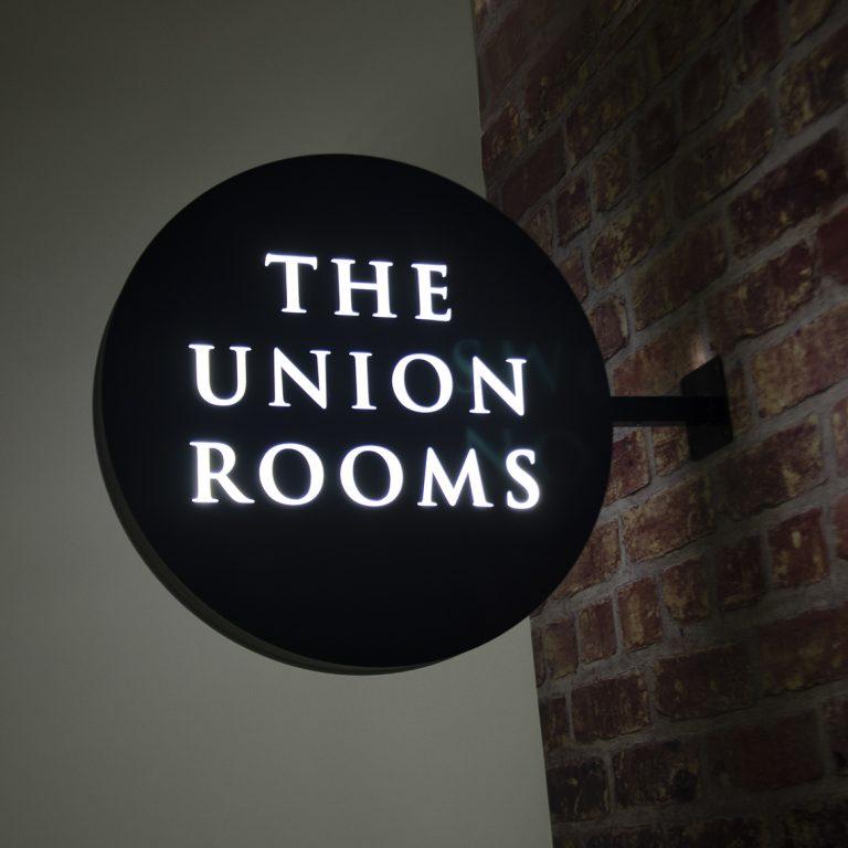 Round Lightbox Sign | Pop-up Shops & Store Signs | Luminati