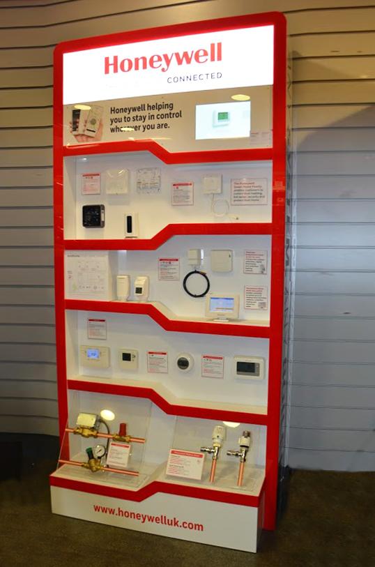 Top 5 tips for keeping your Retail POS display competitive | Luminati