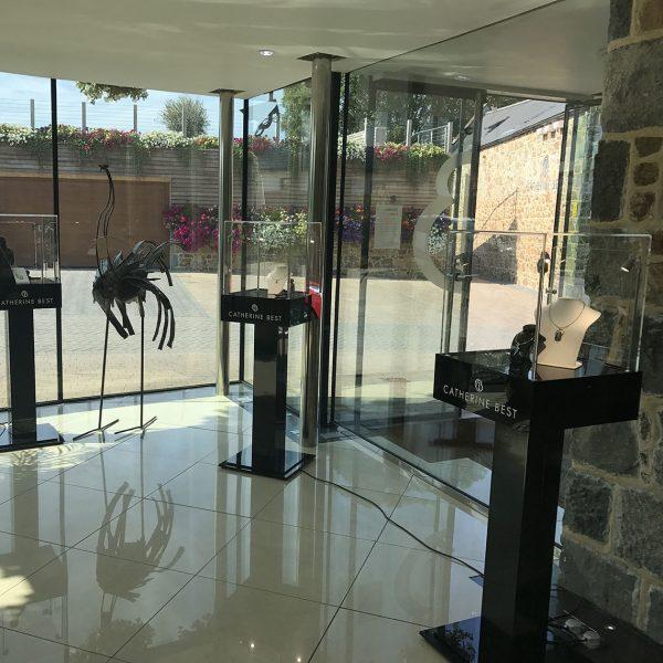 Acrylic Plinth Display Case | Luminati