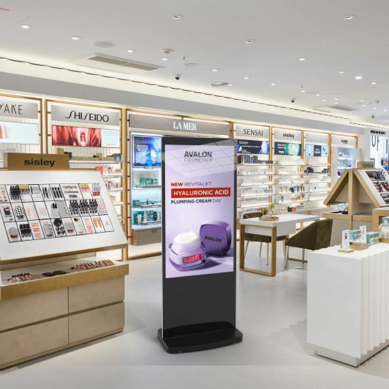 HD Freestanding Digital Advertising Screen | Digital Displays | Luminati