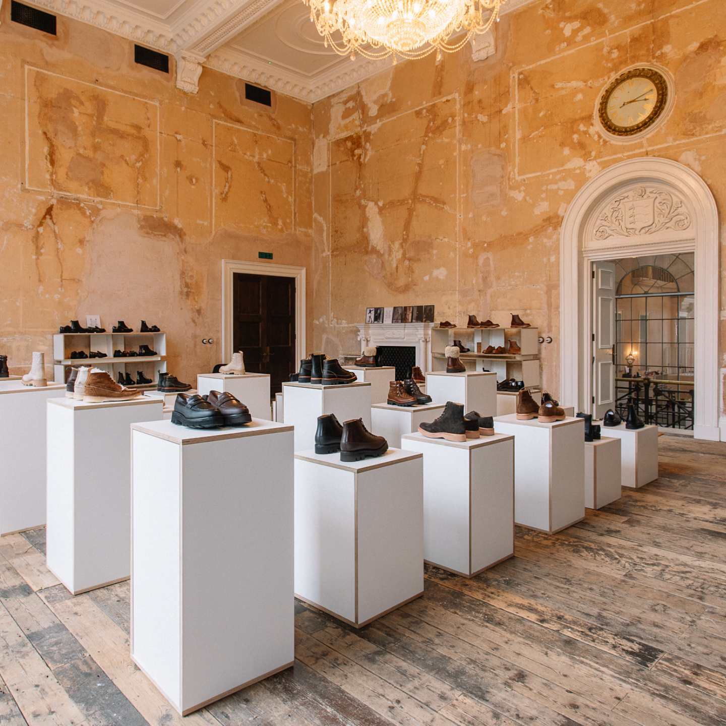 Plinths and Pedestals: Visual Merchandising for Retail, Exhibitions and ...