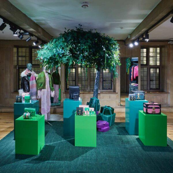 Plinths and Pedestals: Visual Merchandising for Retail, Exhibitions and ...